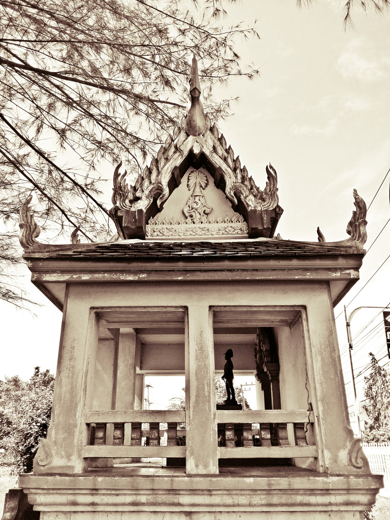 เล่าทีละเรื่องเมืองนครปฐม: #7 พระบรมรูปปั้น รัชกาลที่ ๖ ในบริเวณเทศบาล ...